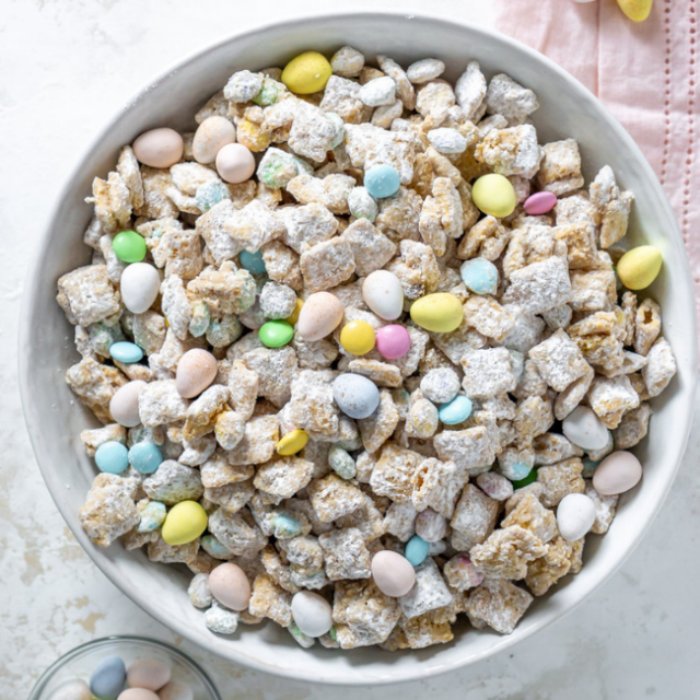 The BEST Easter Puppy Chow